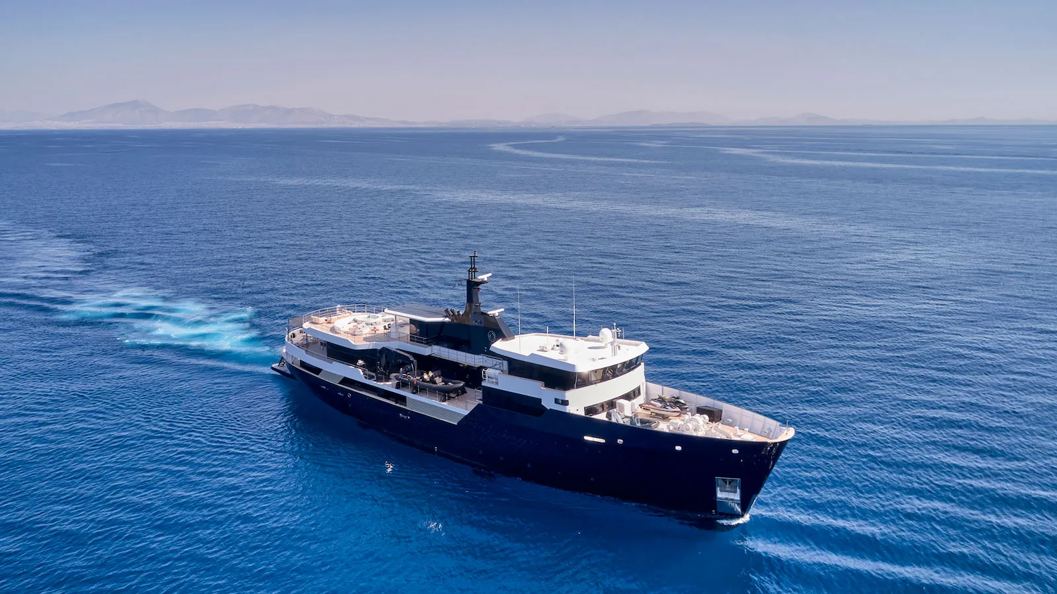Yacht OMNIA, Amels | CHARTERWORLD Luxury Superyacht Charters